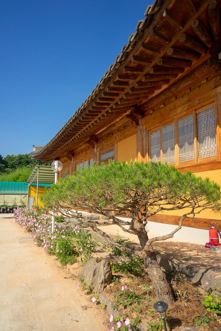 전통한옥과 현대생활의 편리함을 조화시킨 최고급사양 고품격 한옥주택
불멍 맛집! 한달살기추천 - 홍성읍