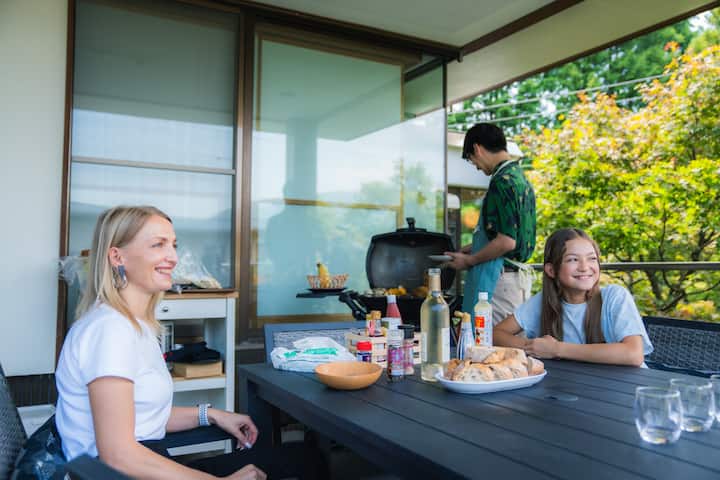 【温泉付き一棟貸し】広いテラスにて開放的なBbqやレタスしゃぶしゃぶ、ドリンクのルームサービスも！ - Hakone