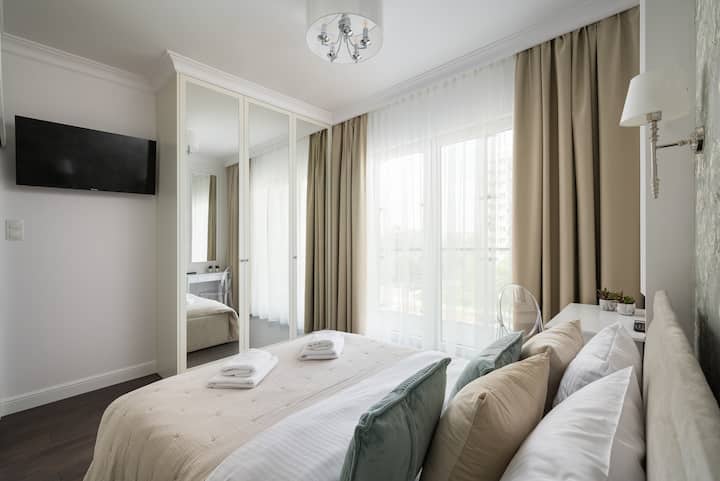 Bright Crystal Premium Apartment - Warsaw Chopin Airport (WAW)