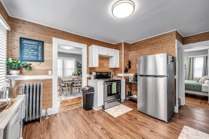 Whole House! 2bd/1ba Close To Springfield Downtown - Ludlow, MA
