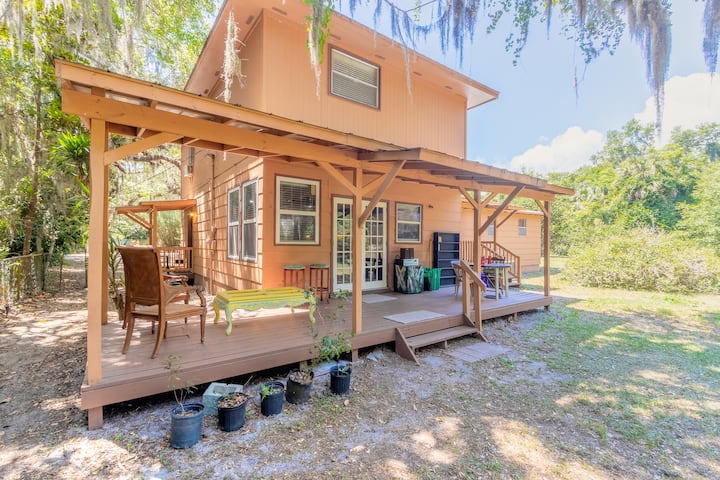 Clean Retreat Near Everything In New Smyrna Beach! - New Smyrna Beach, FL