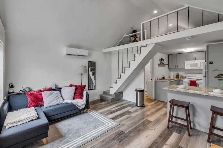 Cozy Home- 5 Minutes To Gathering Place & Downtown - Tulsa, OK