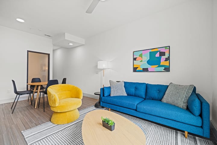 Two Story 2bd Apt | Placemakr Downtown Austin - Austin, TX