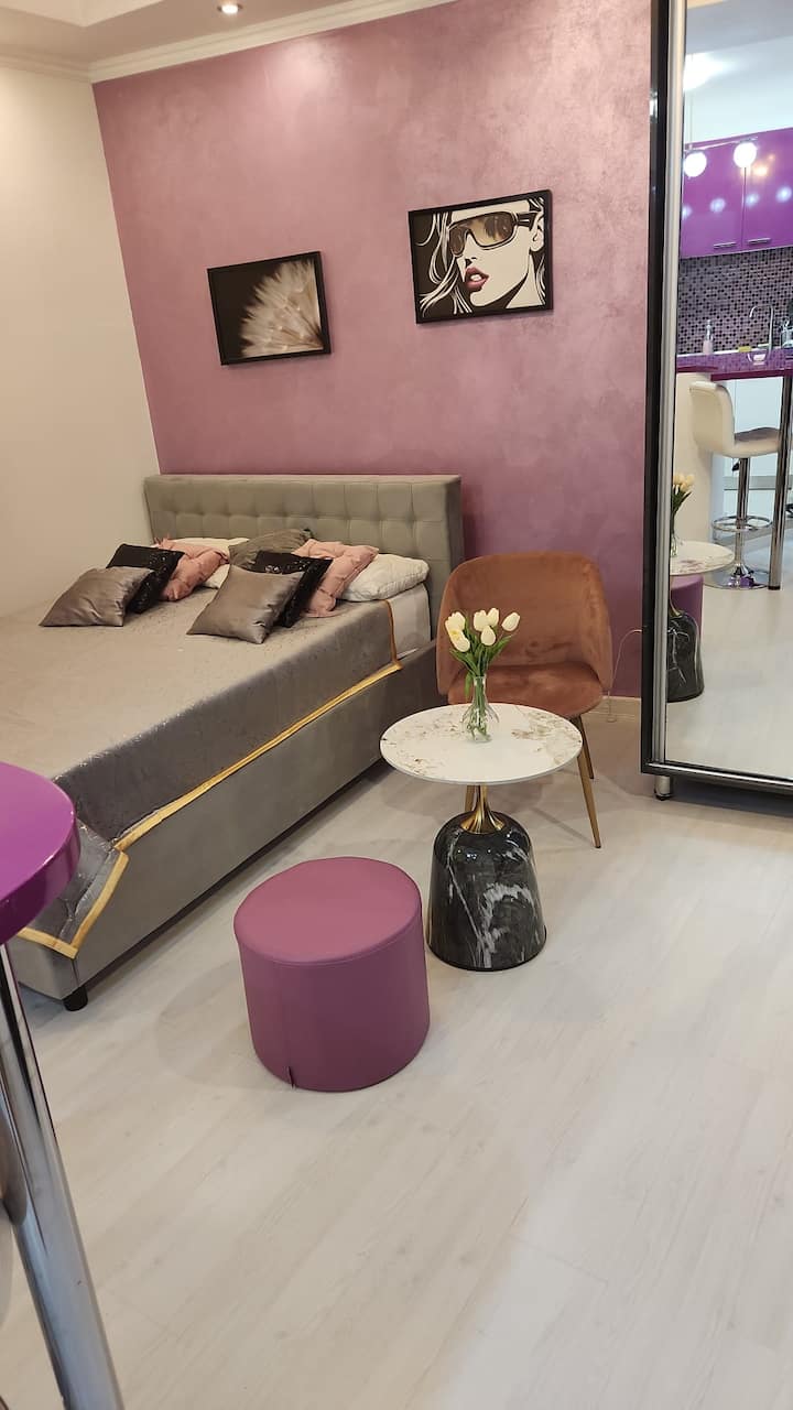 Ultra Central White & Lila Studio - Bucarest