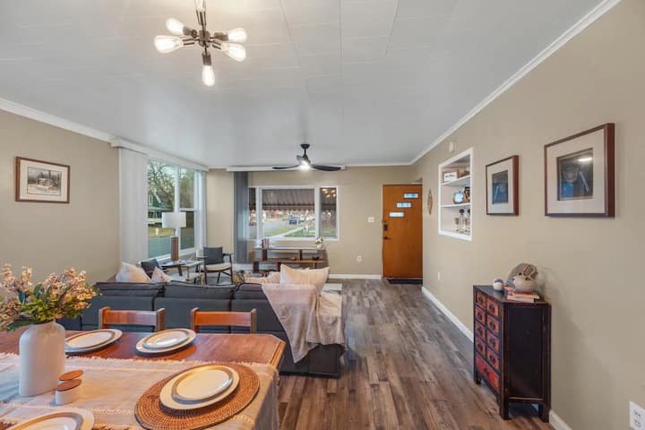 Modern 1-bedroom Haven With Dedicated Home Office - Great Falls, MT