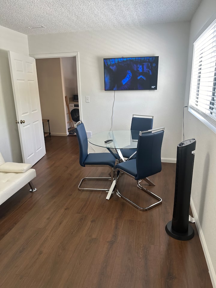 Fabulous House In San Diego 5 Guests 2 Nights Free - El Cajón, CA