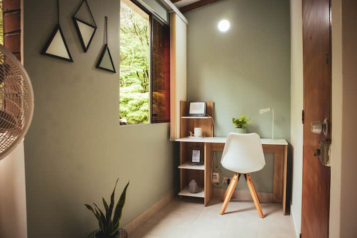 Natural - Parque Laureles, Workspace + Wifi 600mb - Medellin, Antioquia, Colombia