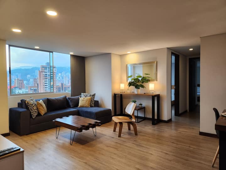 Excelente Ubicación, Amplios Espacios, Gran Vista. - Medellín