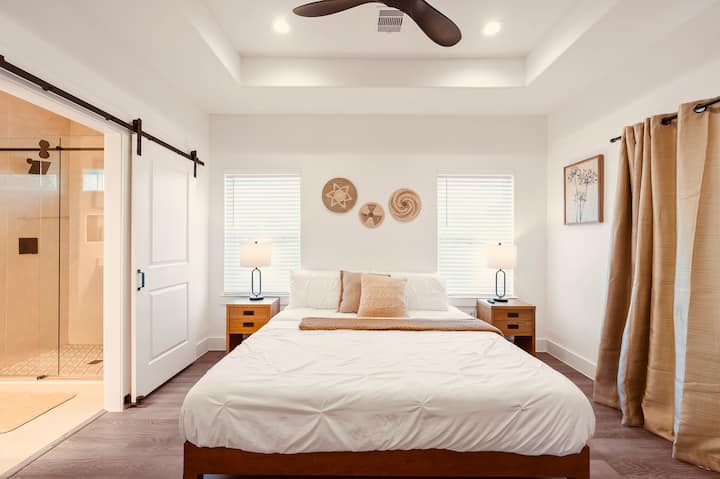 New Build Sleeps11! 5 Mins To Downtown! King Suite - Houston