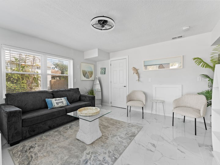 Pet-friendly Apt Steps To Beach - Madeira Beach, FL