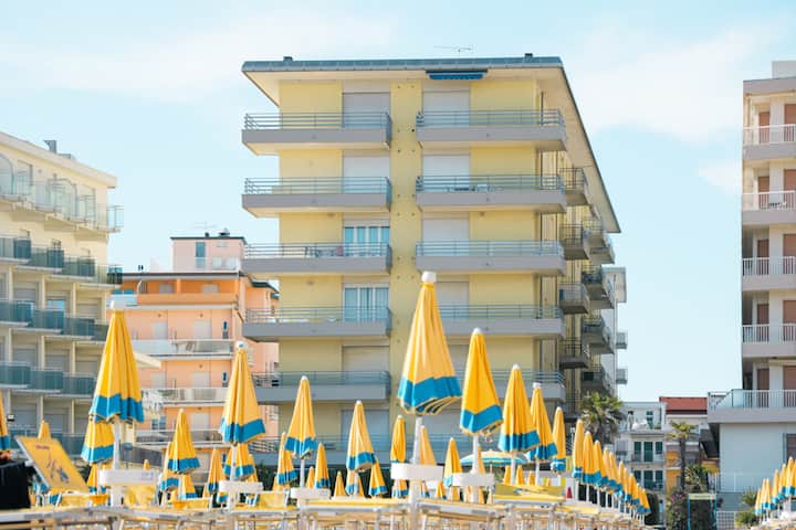 {Lux Kobler} - Luminoso Appartamento Fronte Mare - Lido di Jesolo