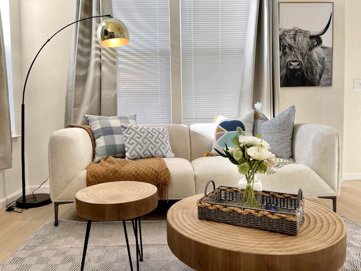Walkable｜king Suite｜quiet Nbhd｜fast Wifi | Yard - Sacramento