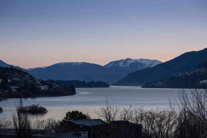 Queenstown Lakeside Gem: 3 Bdr, Wi-fi & Parking - 퀸스타운
