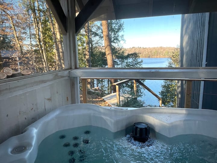 Muskoka Lake Hideaway + Hot Tub | 4 Seasons Escape - Ontario 60