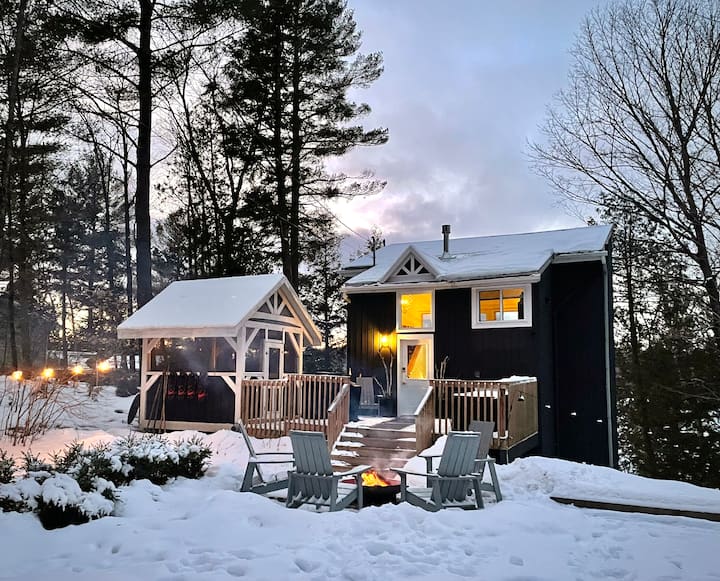 Muskoka Lake Hideaway + Hot Tub + Winter Fun - Huntsville