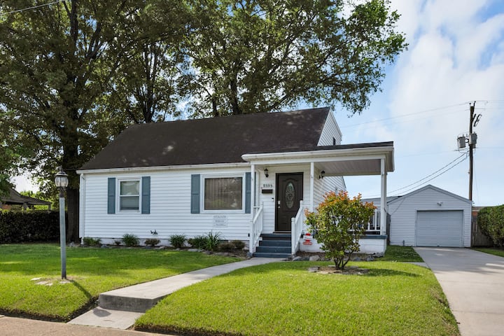 4 Beds + Game Room + Family & Dog Friendly! - Norfolk, VA