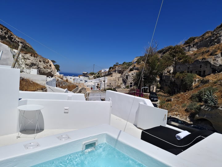 The Magic Luxury Junior Cave Suite-private Jacuzzi - Santorini