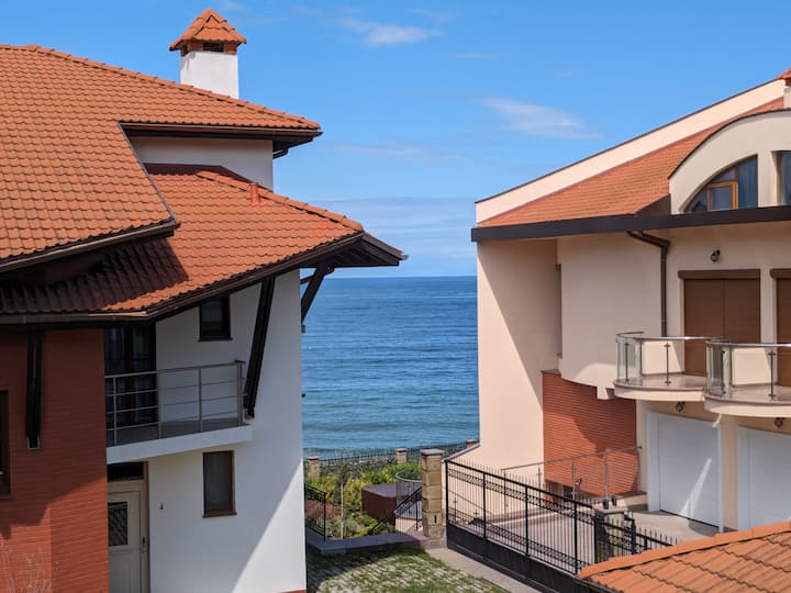 ХАРИ АПАРТАМЕНТ - Sozopol