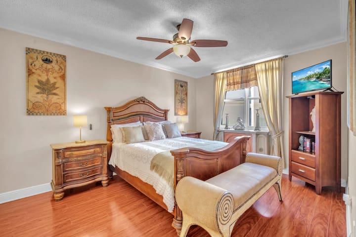 Luxury City Place Getaway - West Palm Beach, FL