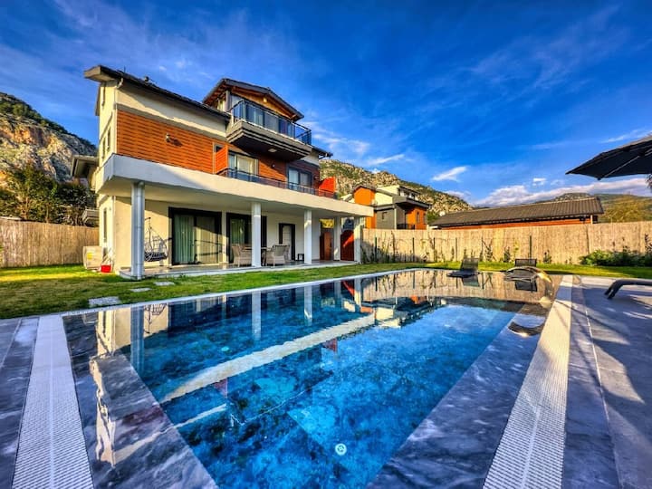 Fethiye Göcek Te ÖZel Havuzlu 5+1  Villa - Göcek