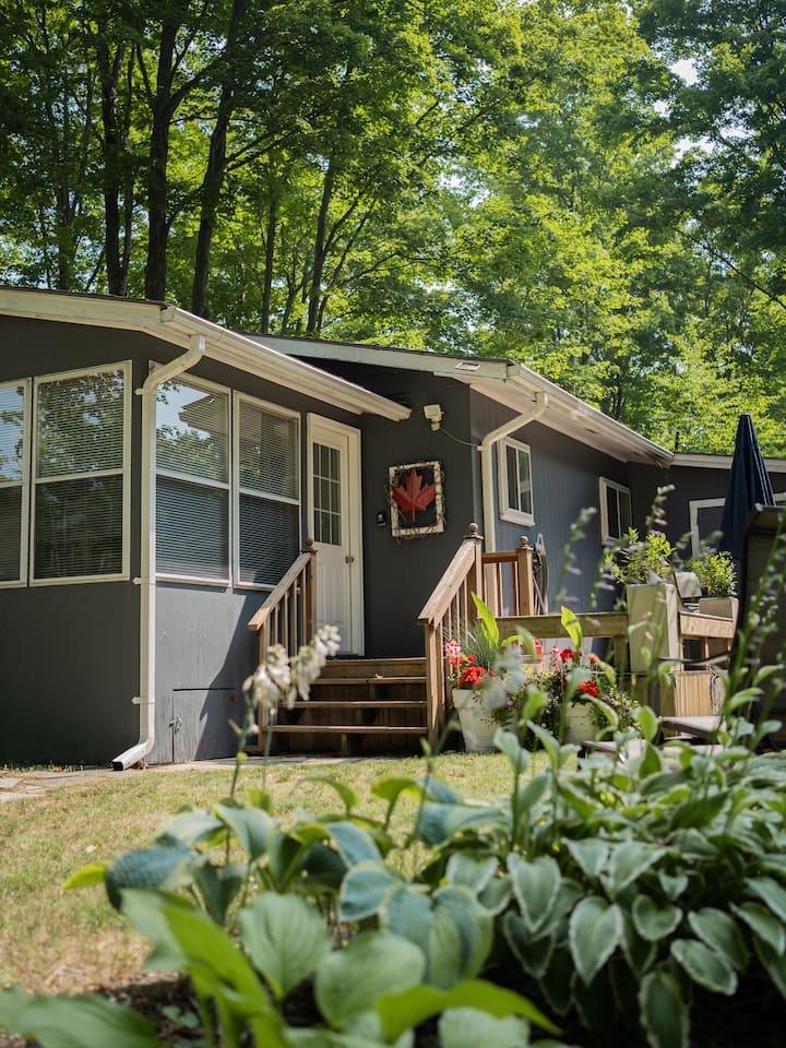 The Maple Leaf - Sauble Beach - Sauble Beach
