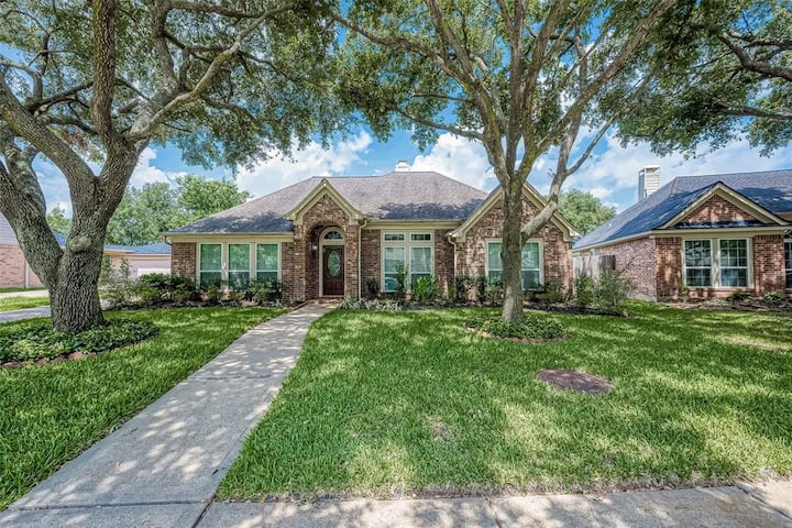 Quaint 4 Bedroom Prime Location - Katy, TX