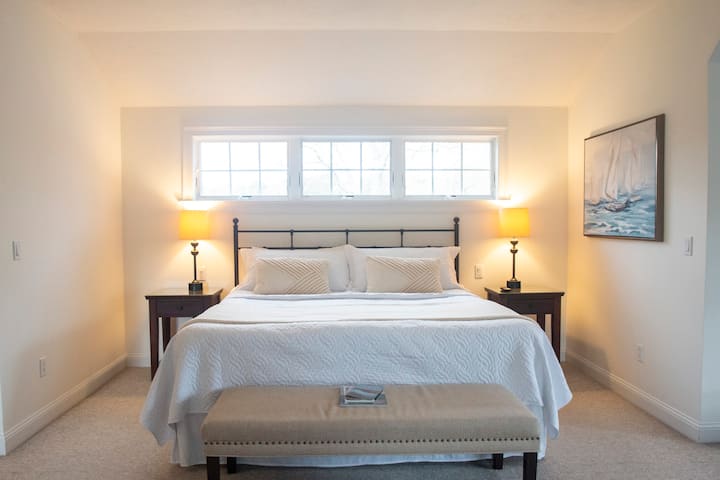 Spacious Suite In Yarmouth With Irish Hospitality - Cape Cod, MA
