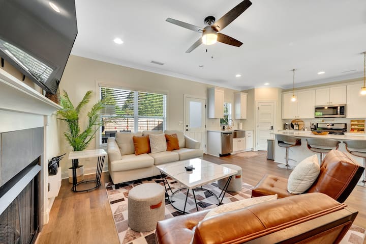 Luxe Fun-filled Family Pad - Charlotte, NC