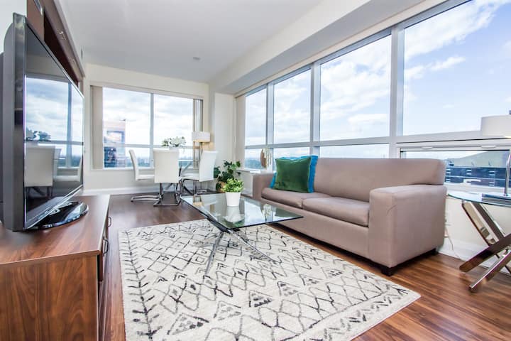 Amazing Location Central Toronto 2bed2bath Parking - Toronto
