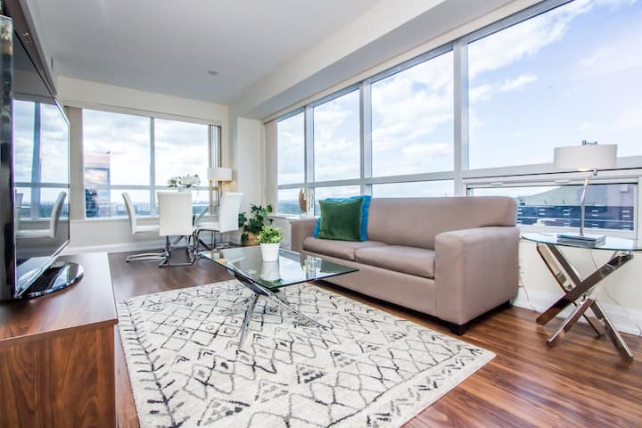 Modern Yonge Sheppard Toronto 2br Condo + Parking - Toronto