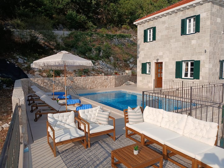 Beautiful New 3-bedroom House, Near Cavtat,parking - Srebreno