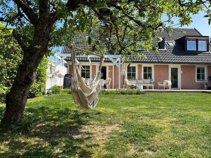 Stor Villa Med Tomt I Bästa Solläge - Täby