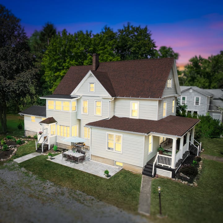 Family Fun • Fire Pit + Games + Wine Country - Geneva, NY