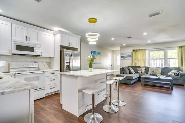 Spacious Home Near Saint Pete Pier And Beaches - Pinellas Park, FL