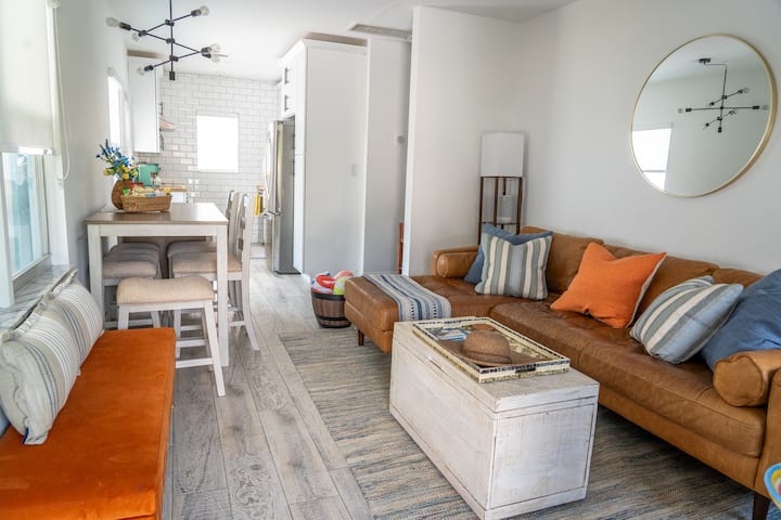 Delray Sunshine Cottage W/ Private Backyard & Pool - Delray Beach, FL