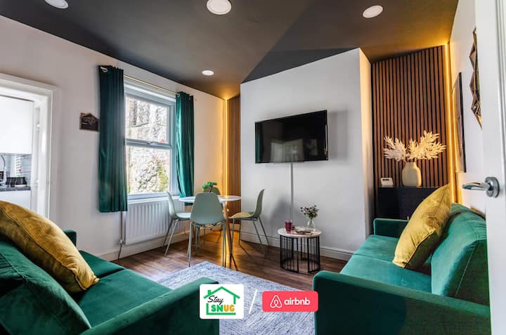 Home From Home | Contractors | Free Parking - Preston