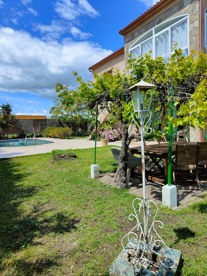 Villa : Maison De Famille Avec Piscine - Aléria