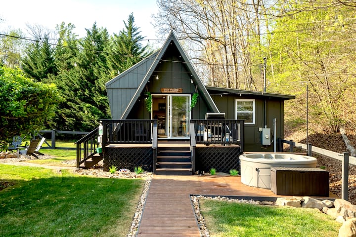 Crescentmooncabin~snp~arcade~yoga~hottub~dogs~esve - Virginia