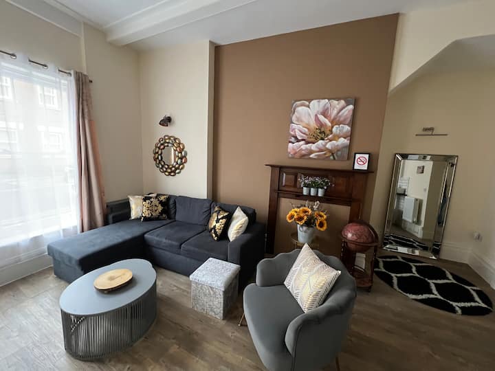 Steps Away To Abbey Glastonbury - 1 Bd, Sleeps 3 - Glastonbury
