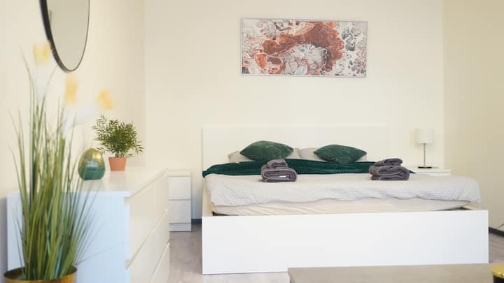 Flat With Balcony And Garage - Praga