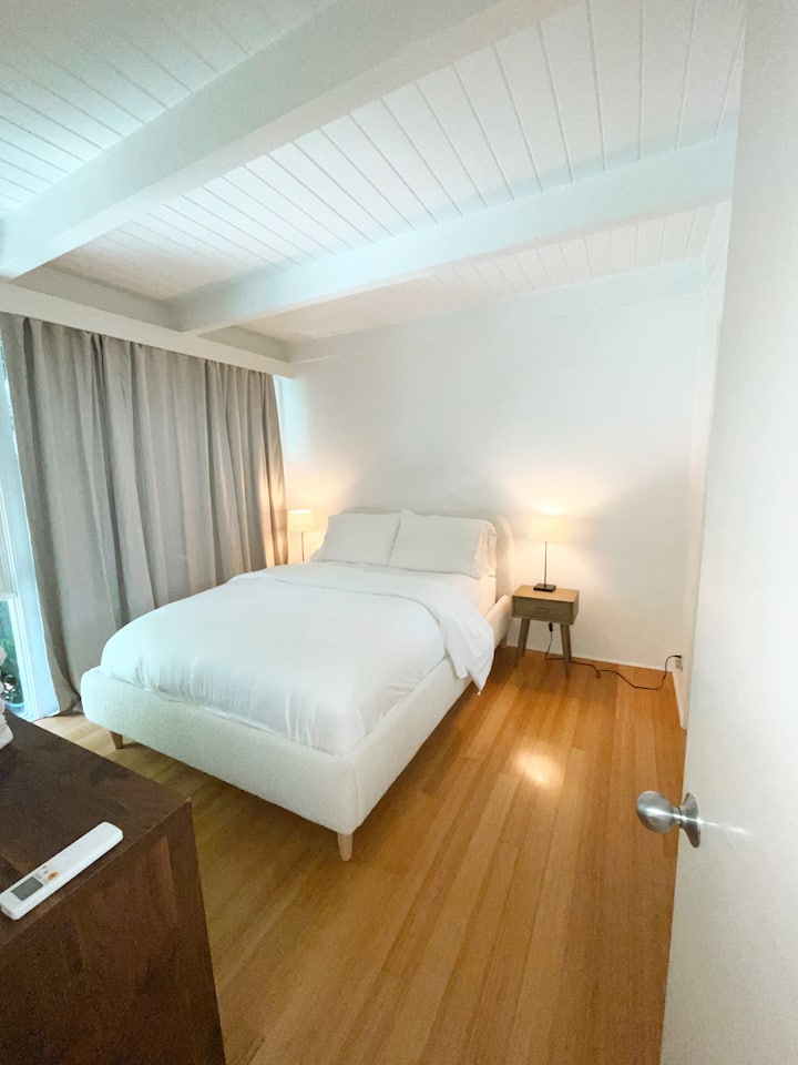 Centrally Located, Private Patio, Ground Floor - Santa Monica, CA