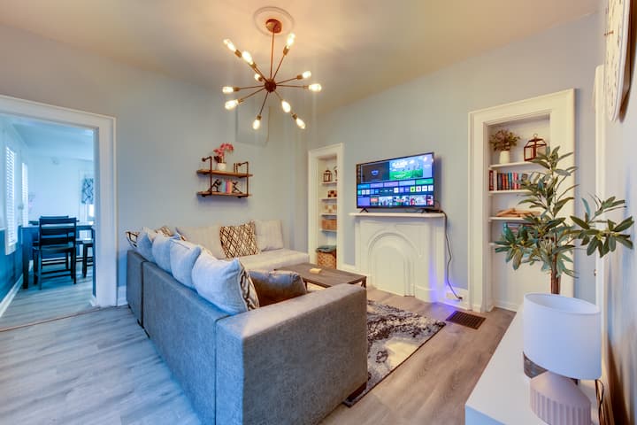 Cozy & Central - Historic Mainstrasse Getaway - Covington, KY