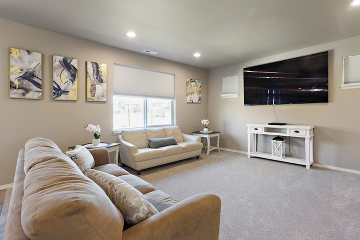 5 King Bedrooms 6 Tvs! Tankless  Brand New House - Eagle Point, OR