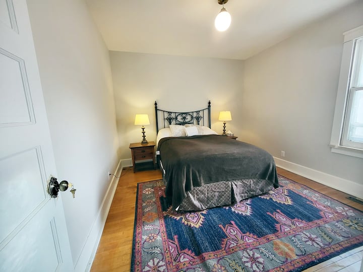 One Room At "The Sage Guesthouse" - Room #2 - Regina