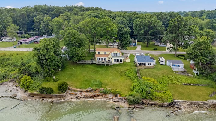 Erieview Lakehouse - Lakeside Retreat In Gotl - Geneva-on-the-Lake, OH