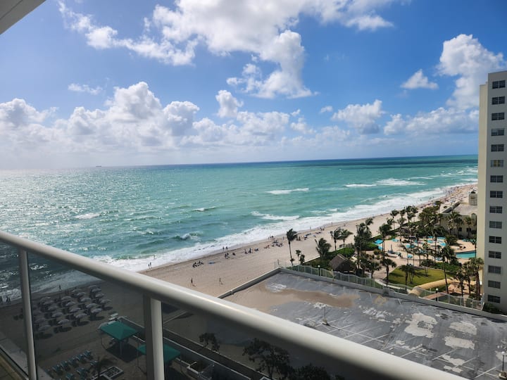 Beachfront Condo Hollywood Beach Sea Air Tower - Hollywood, FL