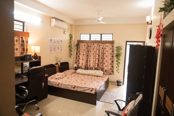 Happy Hill Homestay - Bedroom - Balcony - Mb1 - Guwahati
