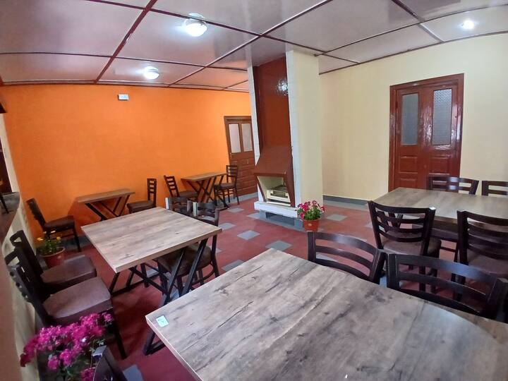 Serenity Suite: 2-bed Family Suite & Valley Views - Shimla