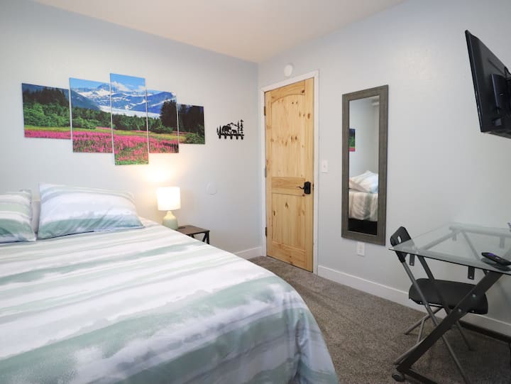 Private Room In Hostel W/ Parking/gym/laundry 203 - Anchorage, AK