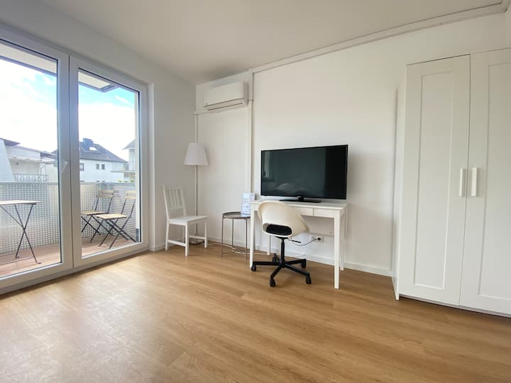 Homely Studio With Tv - Raunheim